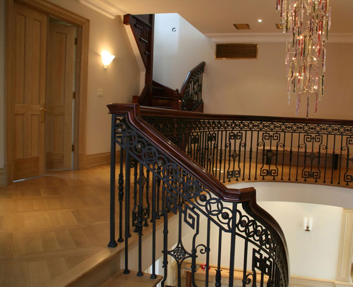 Classical – CUSTOM STAIRS & RAILING LTD.