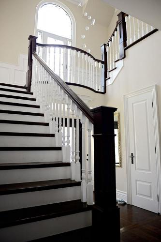 Closed Risers Stairs Gallery – CUSTOM STAIRS & RAILING LTD.