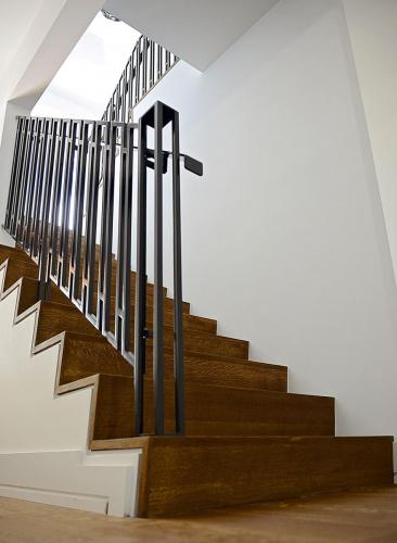 Closed Risers Stairs Gallery – CUSTOM STAIRS & RAILING LTD.