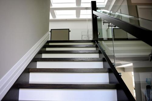 Closed Risers Stairs Gallery – CUSTOM STAIRS & RAILING LTD.