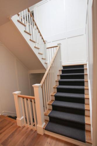 Closed Risers Stairs Gallery – CUSTOM STAIRS & RAILING LTD.